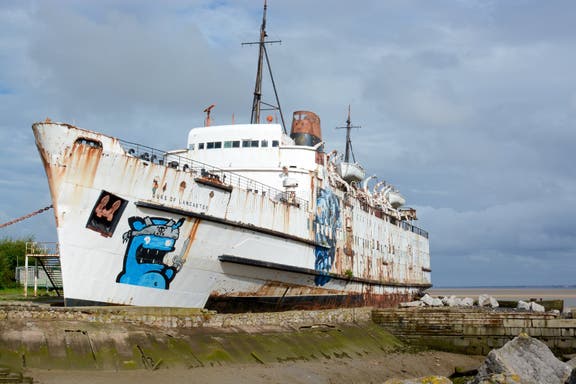Abandoned ship editorial photo. Image of landscape, colourful - 59937601