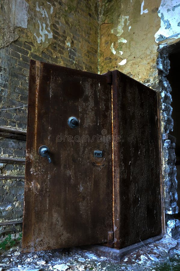 An Old Abandoned Vault in a Cave. Stock Photo - Image of egypt, ancient ...