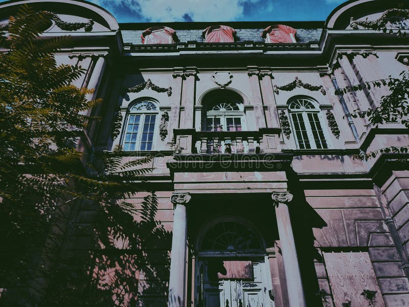 Abandoned villa front door stock image. Image of dark - 169071443