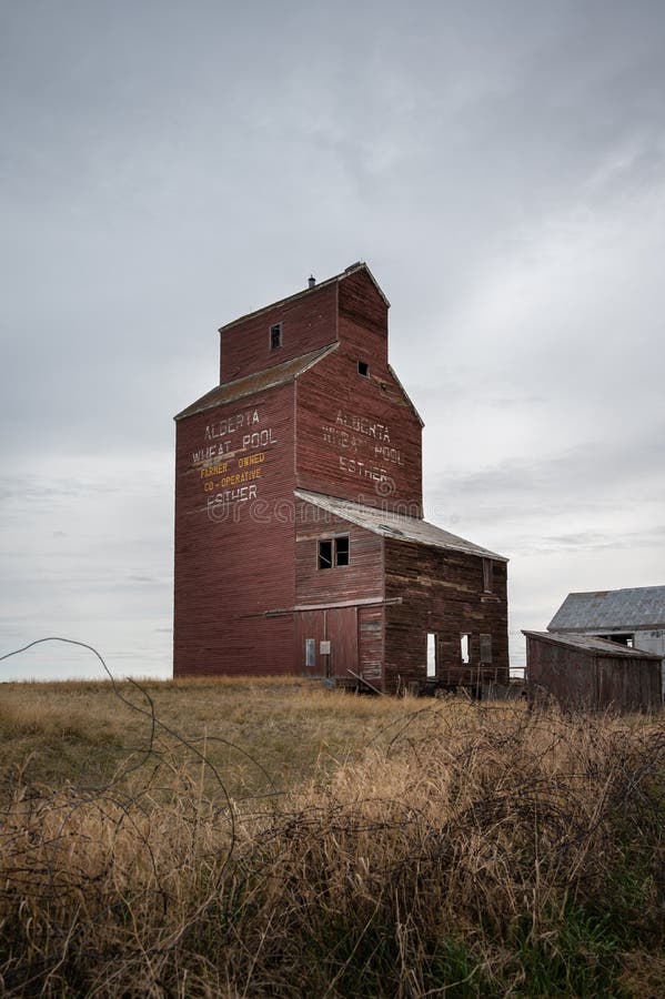 Abandoned Wheat Pool Elevator Editorial Stock Photo - Image of elevator ...