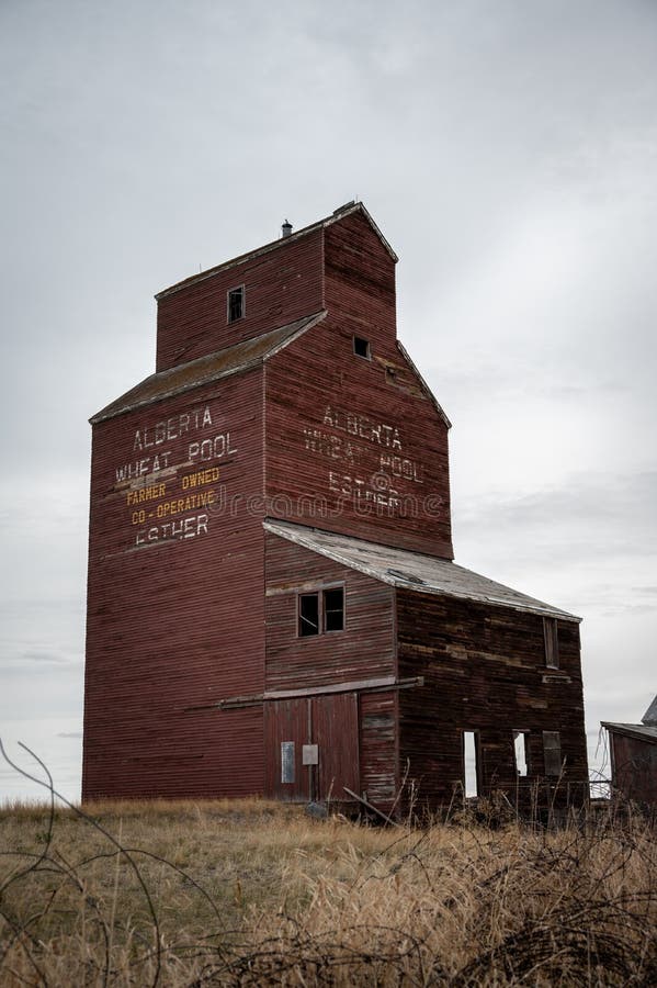 Abandoned Wheat Pool Elevator Editorial Image - Image of exterior, farm ...