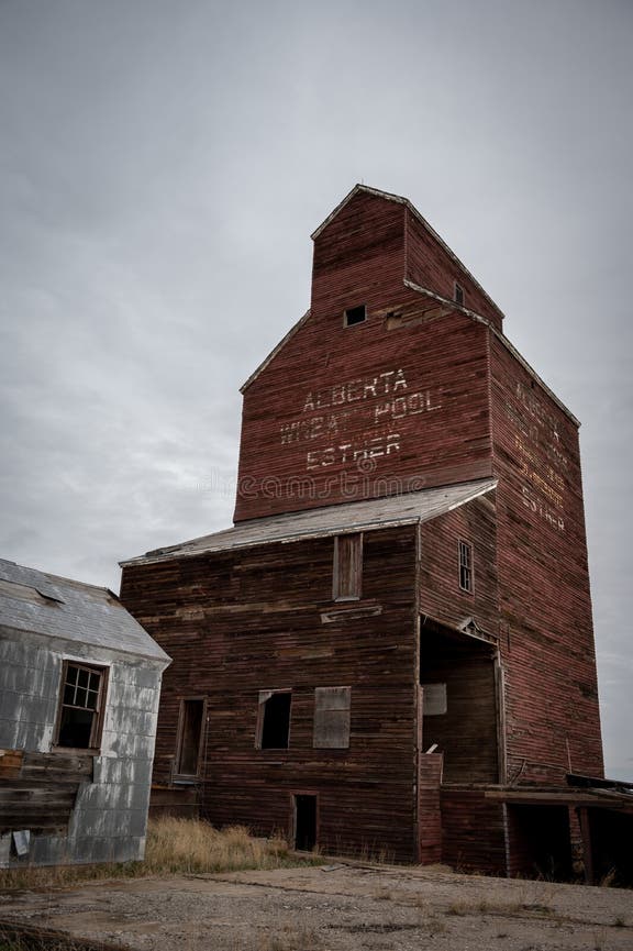 Abandoned Wheat Pool Elevator Editorial Image - Image of sentinel ...