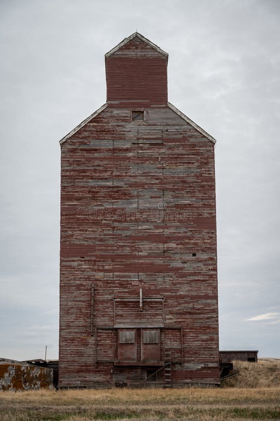Abandoned Wheat Pool Elevator Stock Image - Image of wheat, historic ...