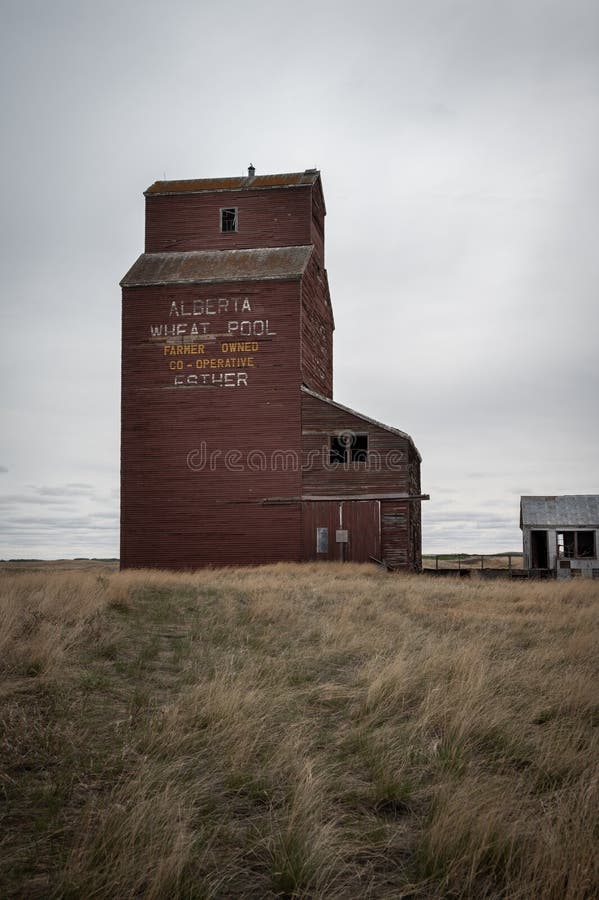 Abandoned Wheat Pool Elevator Editorial Photo - Image of vanishing ...