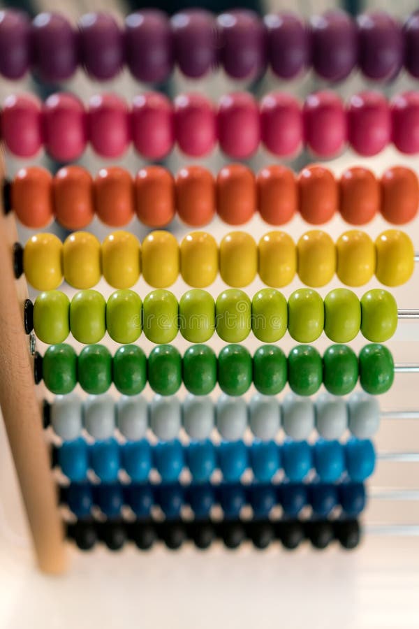 Abaque Fait De Bois Et Acier Photo stock - Image du coloré, école ...