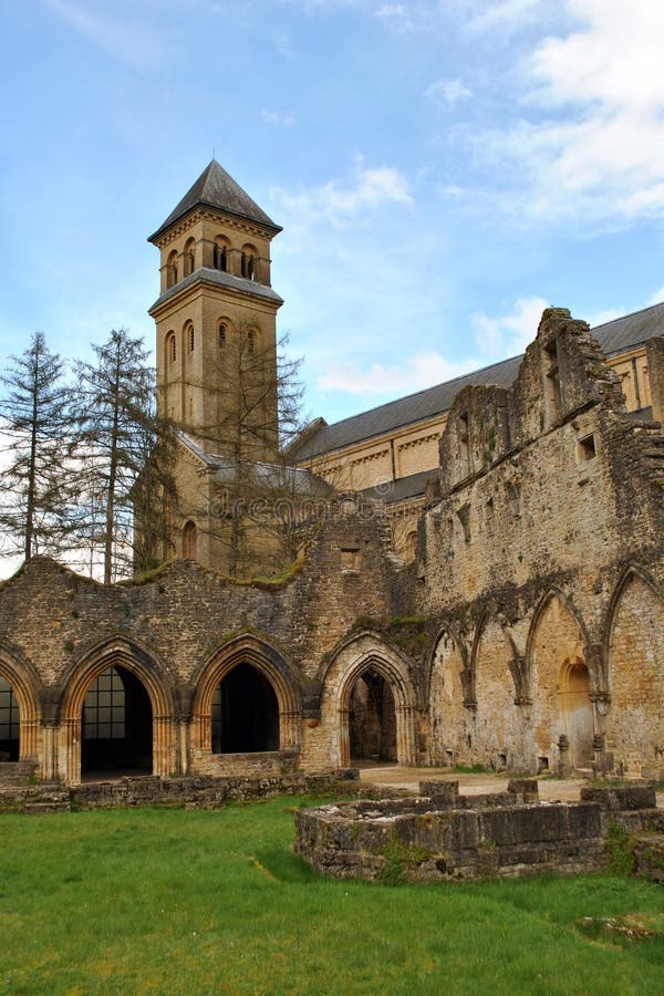 Abbaye D'Orval De Ruines Dans Le Belge Ardennes Photo stock - Image du ...