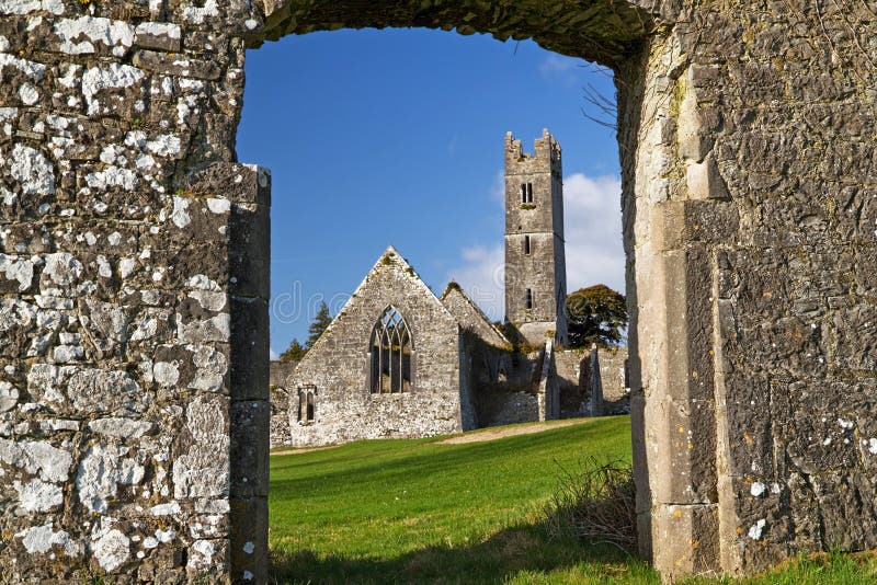 Heritage Cottage in Adare stock photo. Image of thatched - 15670178