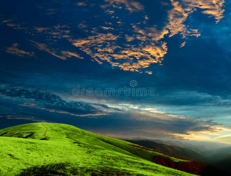 Abend in den Bergen stockbild. Bild von szene, berg, wolke - 8663869