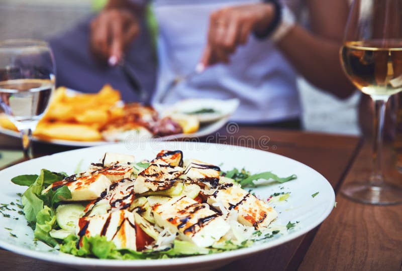 Abendessen Für Zwei In Der Gaststätte Stockbild - Bild von pfeffer ...