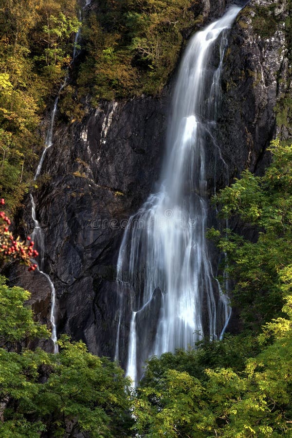 Aber waterfall wales uk stock image. Image of river, nature - 7171457