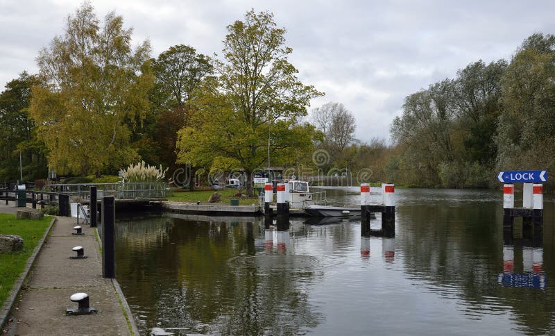 Abingdon Lock & the River Thames Stock Photo - Image of thames ...