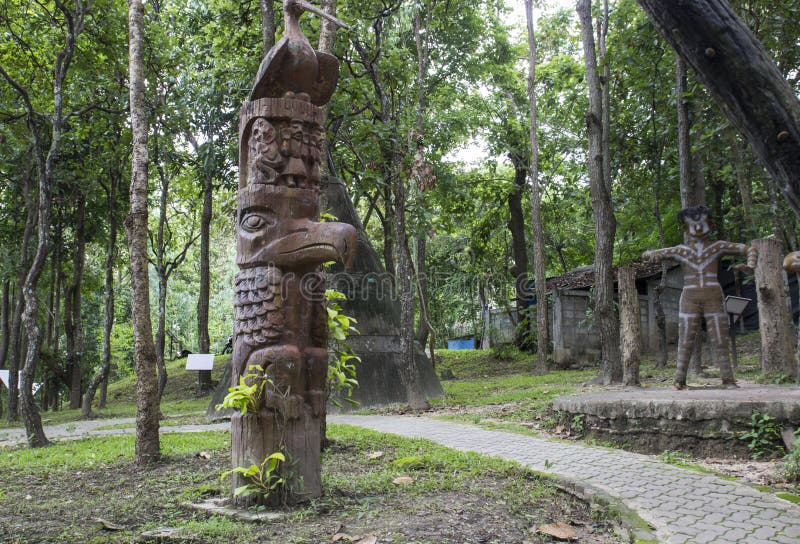 Aboriginal sculpture stock image. Image of moss, forest - 28107299