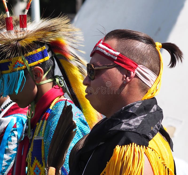 Aboriginal Dancer editorial stock image. Image of edmonton - 42301449