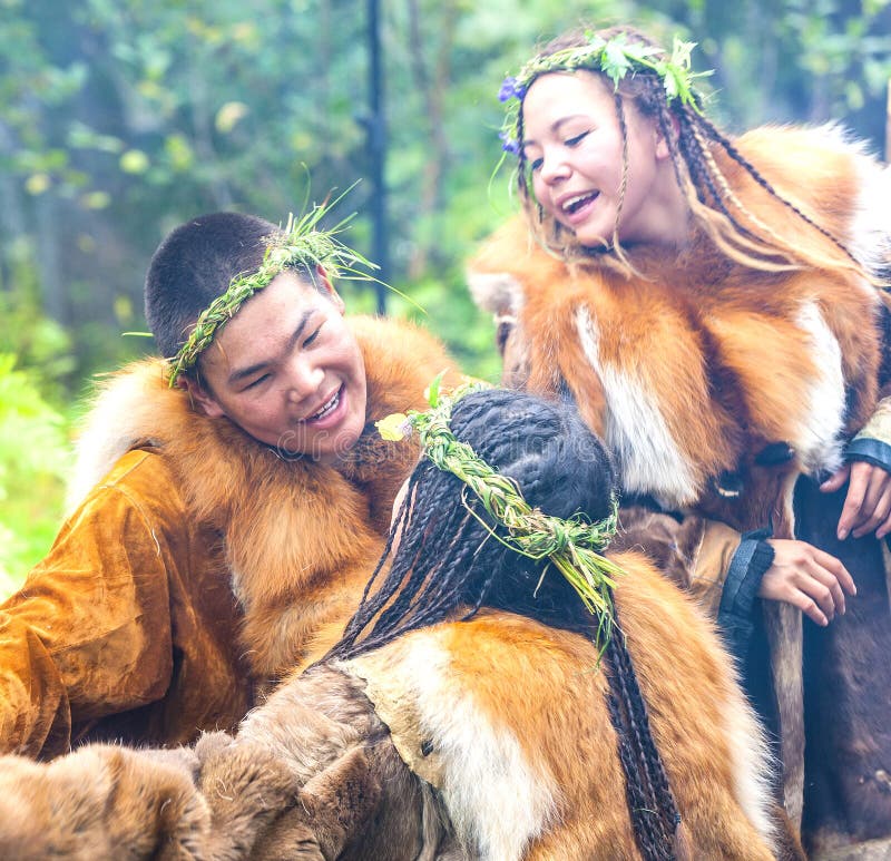 Aboriginer Av Den Kamchatka Dansen På Festmåltid Redaktionell Bild ...