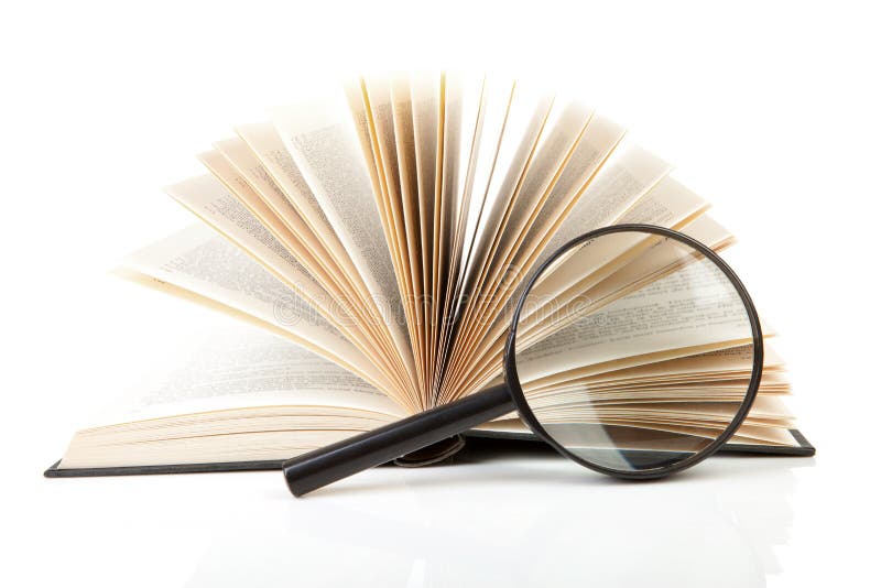 Lupa en el libro abierto imagen de archivo. Imagen de escritorio - 81291669