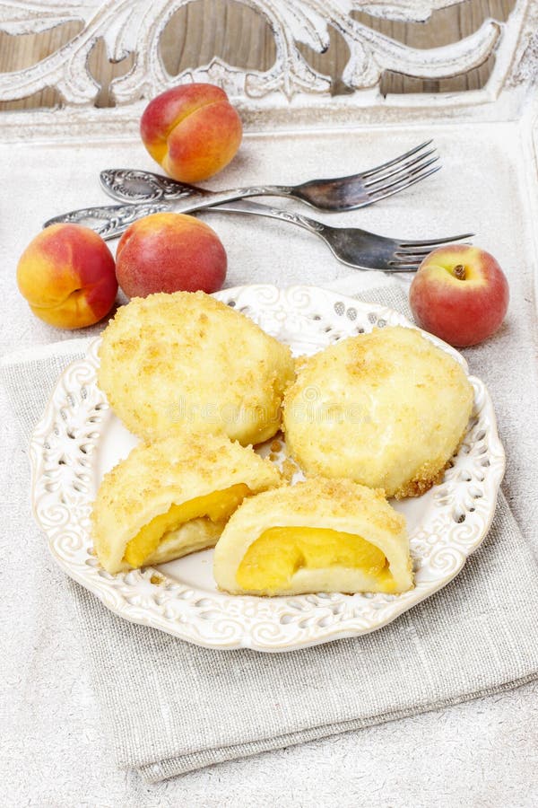 Abricot En Pâtisserie, Plat Autrichien Populaire Photo stock - Image du ...