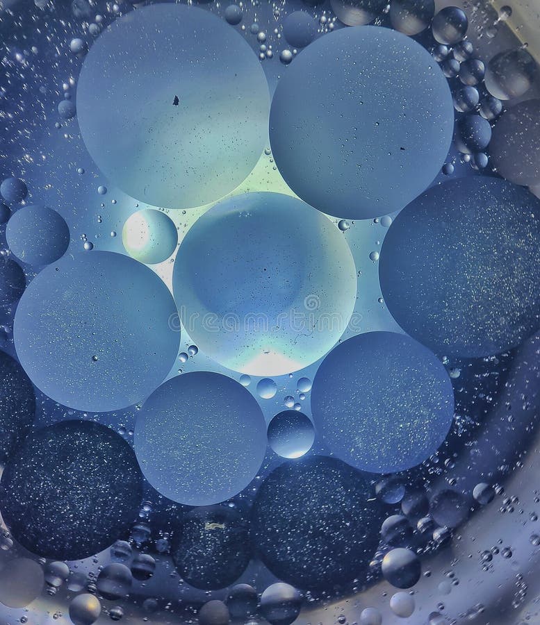 Abstract Background of Water Drops Forming a Focus Circle Circle Stock ...