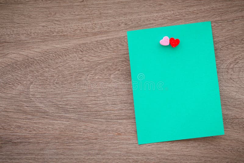 Abstract Empty Sticky Note with Heart on Wood Table. Valentine Greeting ...