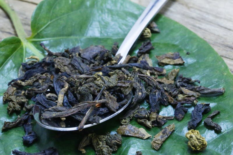 Abstract Green Tea and Spoon of Dried Green Tea Leaves on Leaf ...
