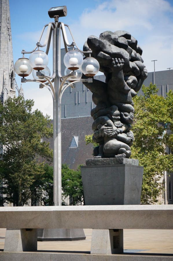 Abstract Sculpture editorial photo. Image of lampadaire - 44802451