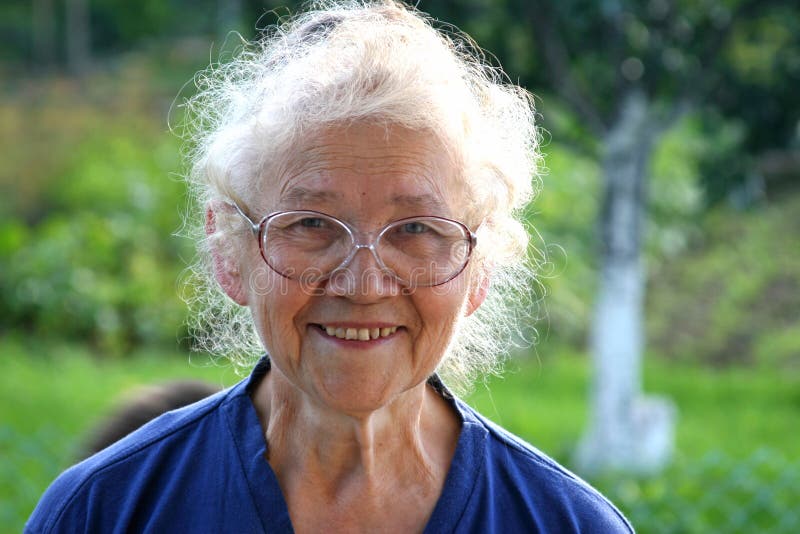 Abuela foto de archivo. Imagen de cara, mayor, cristales - 1242302