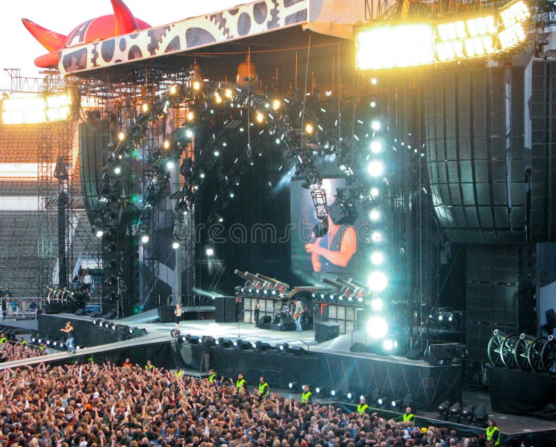 AC/DC on Tour editorial photography. Image of crowd, audience - 12157807