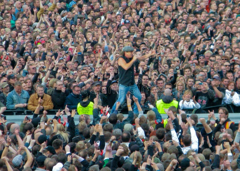AC/DC on Tour editorial photography. Image of crowd, audience - 12157807