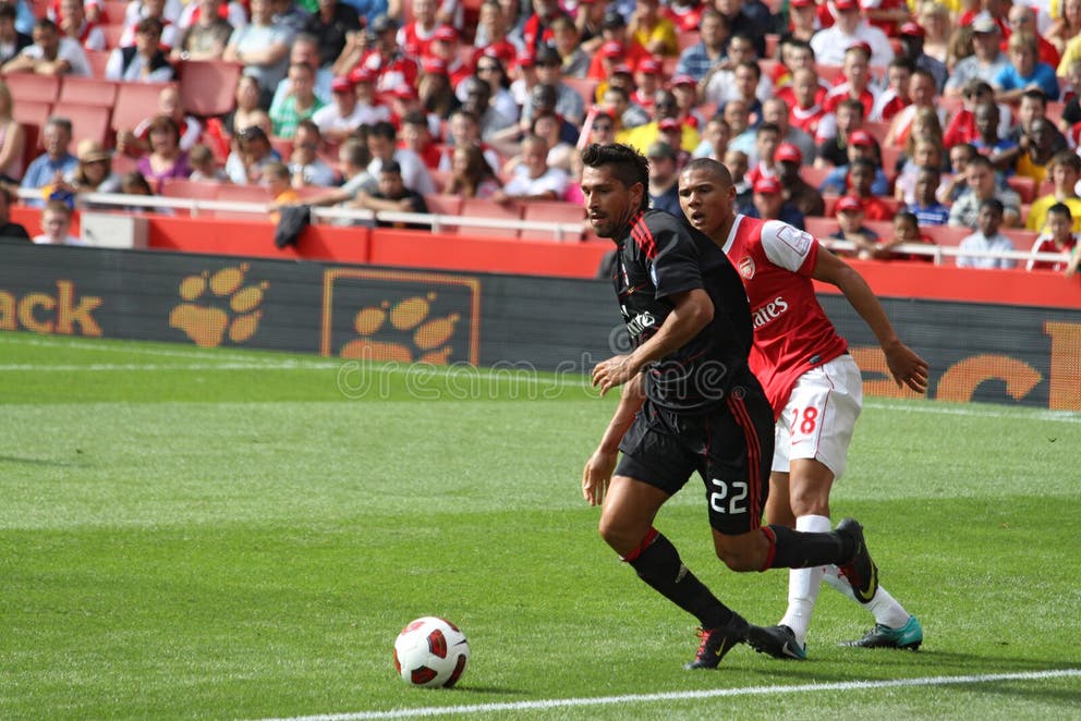 AC Milan vs Arsenal editorial stock photo. Image of defense - 15396178