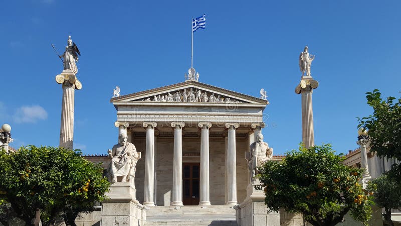 Estatua De Athena En La Entrada Principal De La Academia De Atenas ...