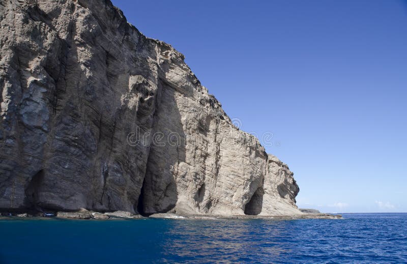 Acantilado foto de archivo. Imagen de costero, tiza, cueva - 19507426
