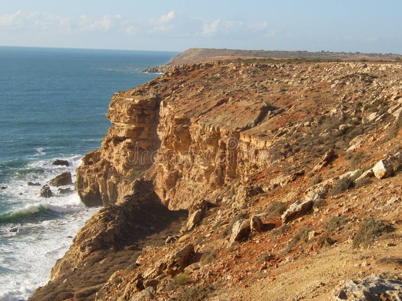 Acantilado foto de archivo. Imagen de fondos, cubo, desiertos - 435904