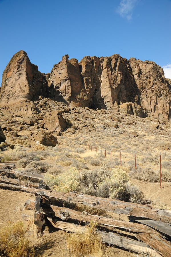 Acantilado escarpado foto de archivo. Imagen de verde - 45421422