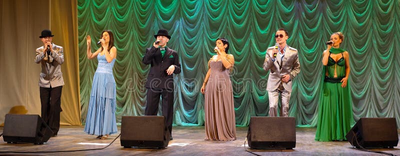 Acappela-express editorial photography. Image of microphone - 7414187