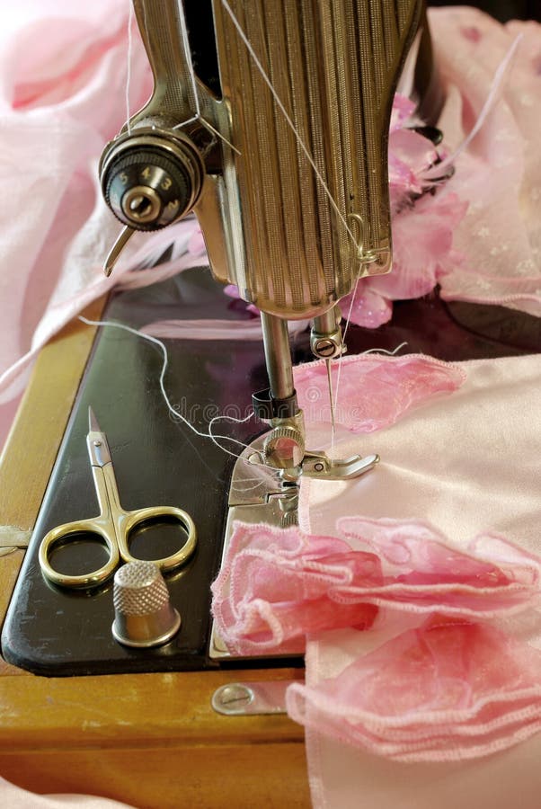 Accessoires de couture image stock. Image du cousez, effectuer - 13419221