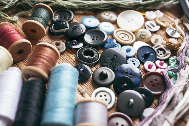 Accessoires De Couture - Fils, Boutons, Tirettes Studio De Couture ...