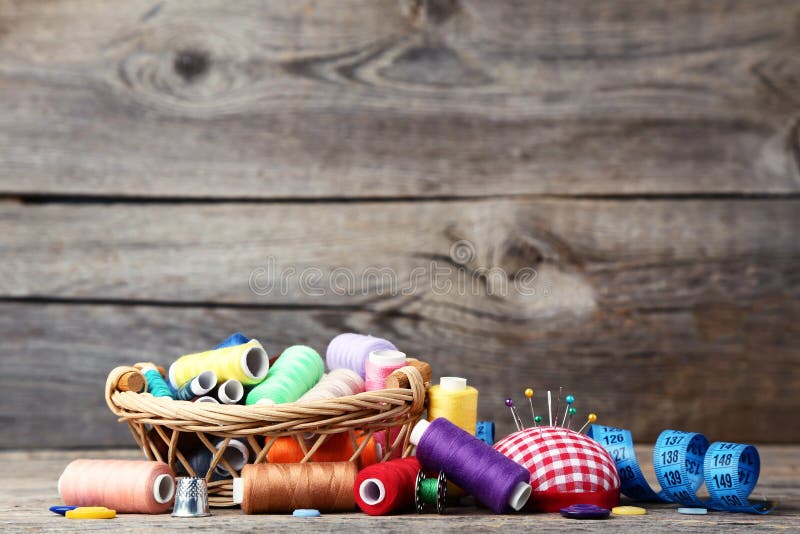 Accessori di cucito immagine stock. Immagine di colorato - 130997801