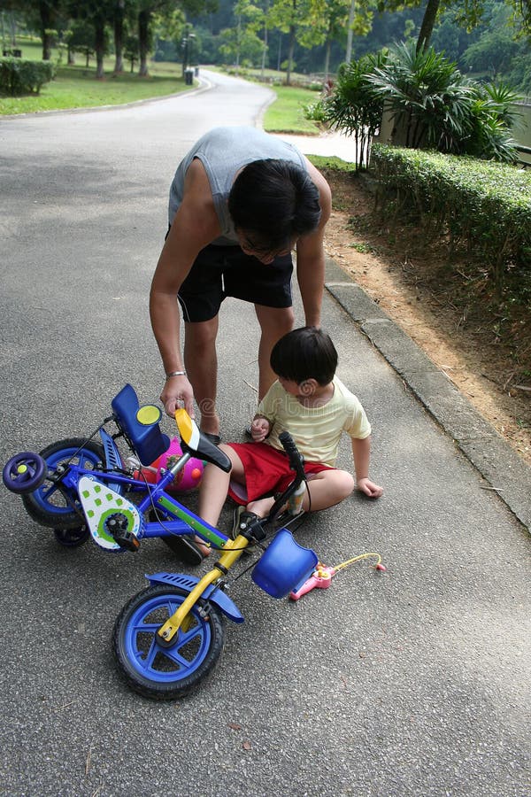 1+ Kids getting up fall Free Stock Photos - StockFreeImages