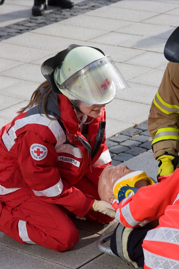 Accidente De Tráfico Fatal - Persona Atrapada Imagen de archivo ...
