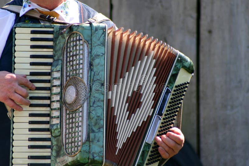 Accordéon Photos Stock - Téléchargez 6,659 Photos libres de droits