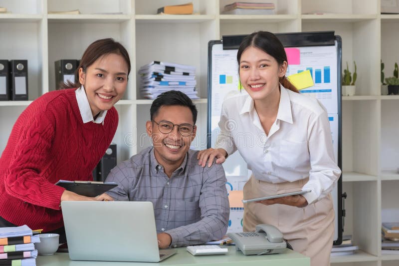 Accountant, Businessman, the Company is Team of Marketers Analyzes the ...