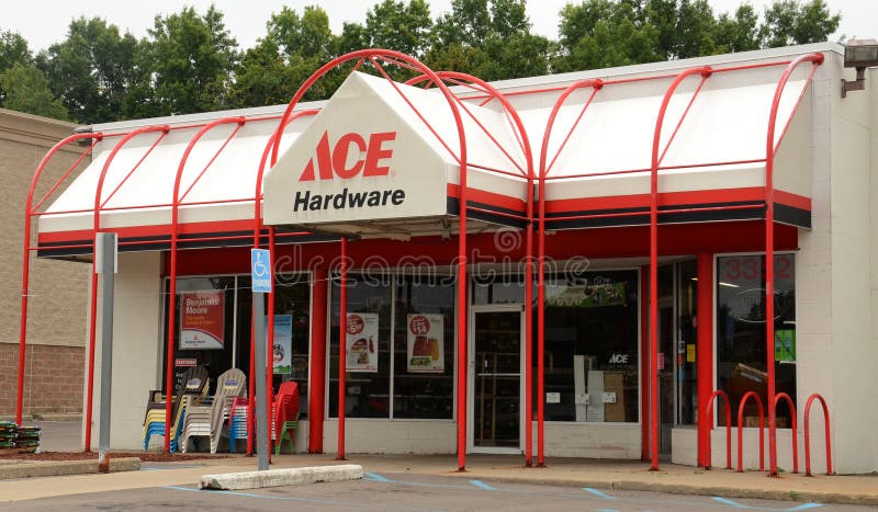 Ace hardware store front editorial photography. Image of sign - 44032732