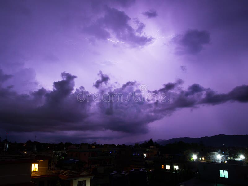 Acercamiento De La Tormenta De La Monzón Foto de archivo - Imagen de ...