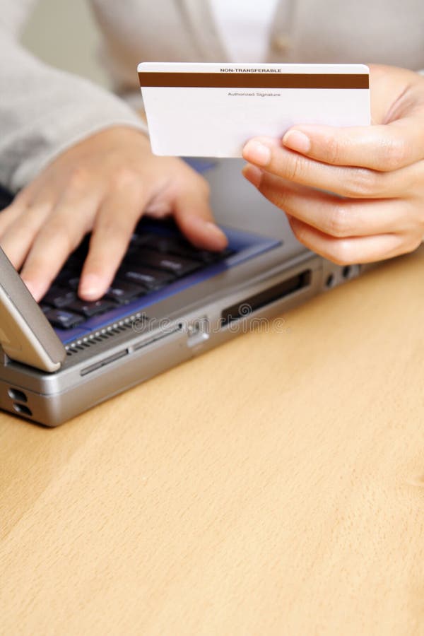 Achat en ligne image stock. Image of gens, dépensez, bureau - 1242561