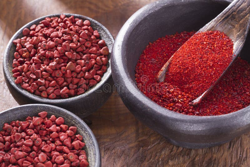 Granos y polvo del achiote imagen de archivo. Imagen de africano ...