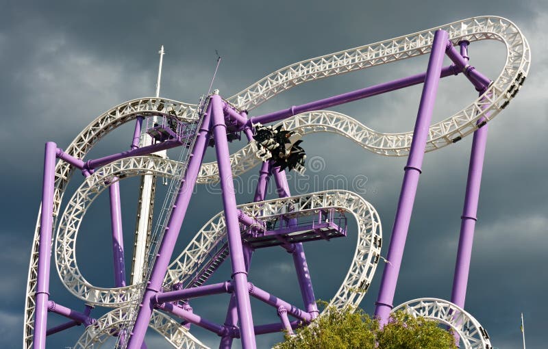 Achtbaan stock foto. Image of park, achtervolging, recreatief - 21615438