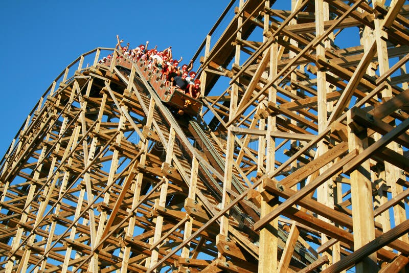 Achtbaan redactionele stock afbeelding. Image of hout - 5759634