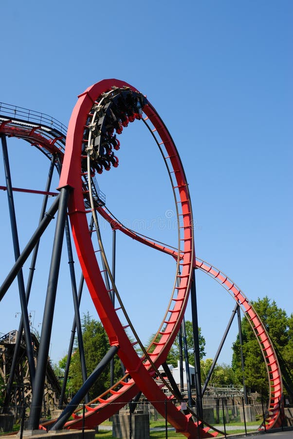 Achterbahn stockfoto. Bild von torsionen, unten, himmel - 14783702
