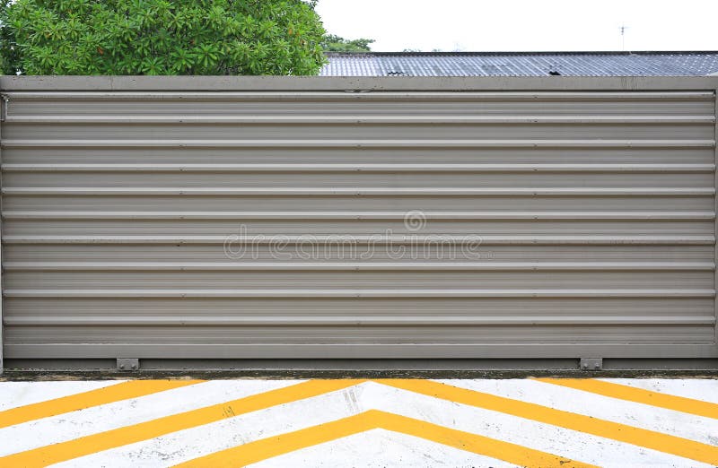 Garagedeuren Voor Rolschaatsen of Schuifpoorten Bouw of Renovatie Van ...