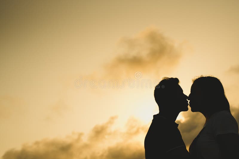 Achtergrond Van Een Paar Zoenen Stock Afbeelding - Image of hartstocht ...