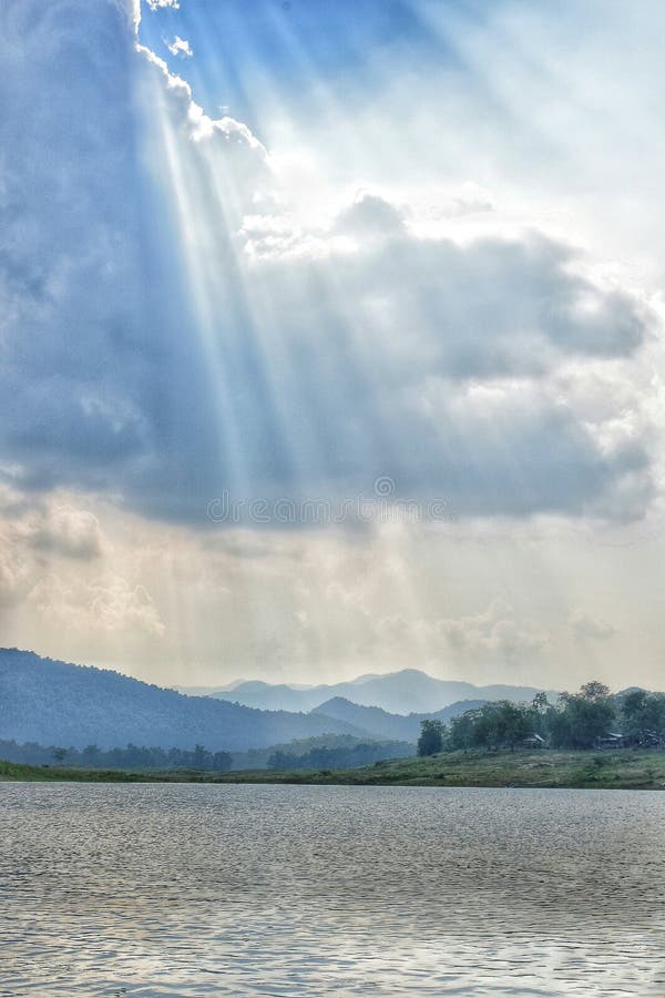 Achtergronden: zon licht stock afbeelding. Image of wolk - 62726393